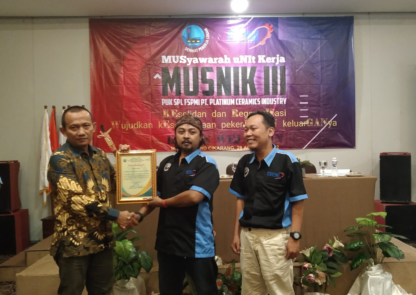Ketua PC SPL FSPMI Bekasi Perkenalkan Slogan Logam Usai Buka Musnik 3 PUK SPL FSPMI PT. Platinum ...