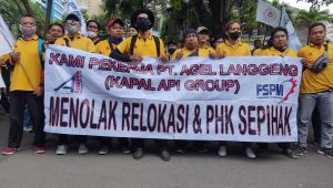 Aksi Lanjutan Buruh PT. Agel Langgeng Pasuruan di Kediaman Owner ...