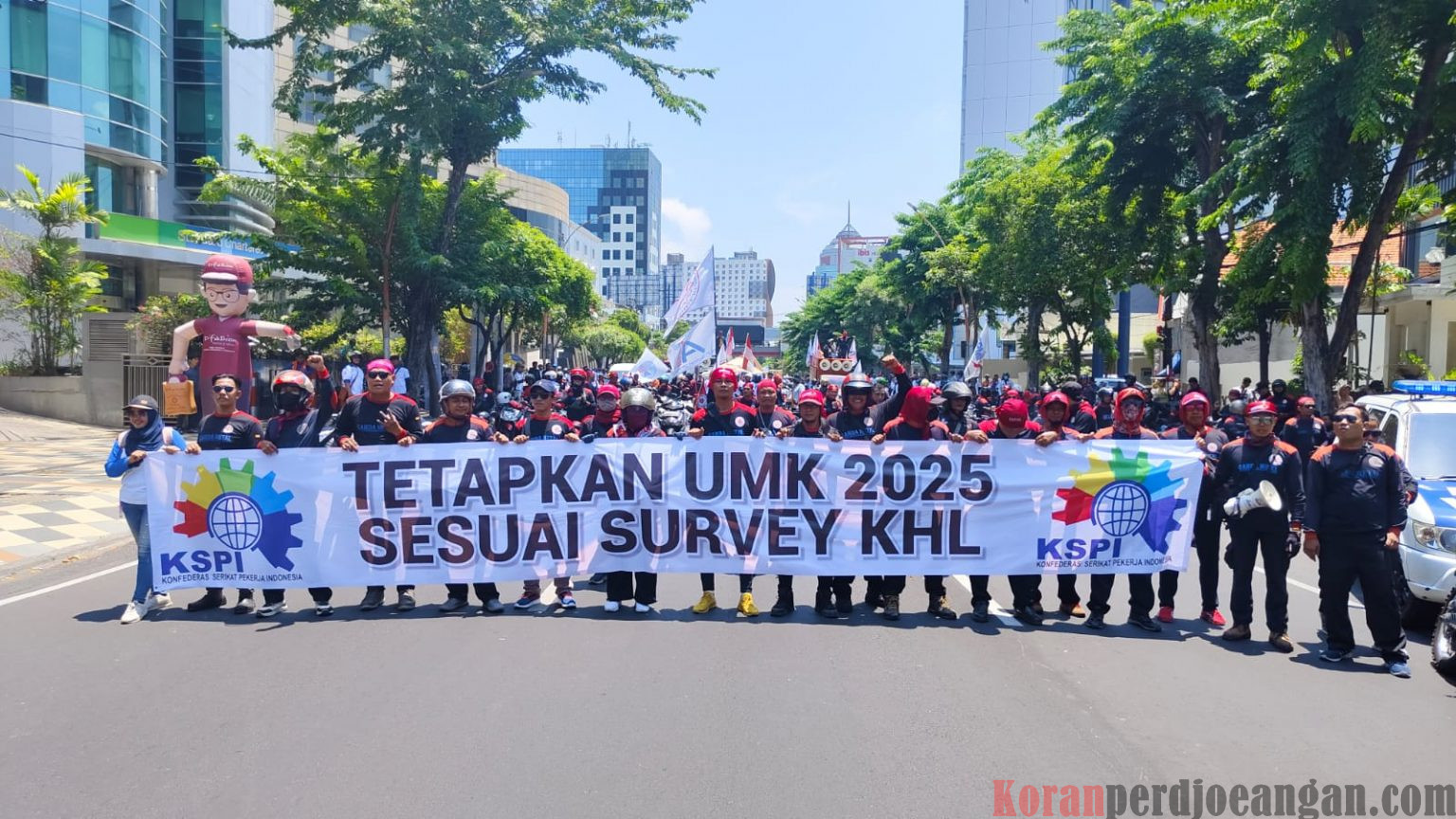 Potret Buruh Indonesia di Tengah Beban Berat dan Upah Rendah - KPonline